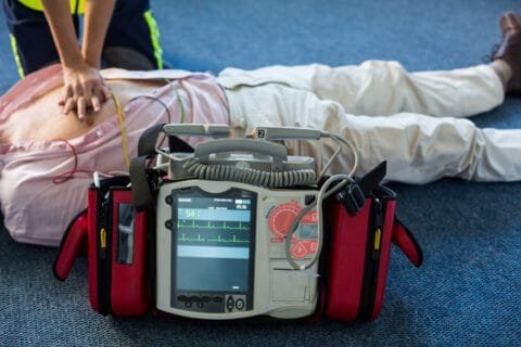 Panduan Praktis Automated External Defibrillator untuk Publik - Hasna ...